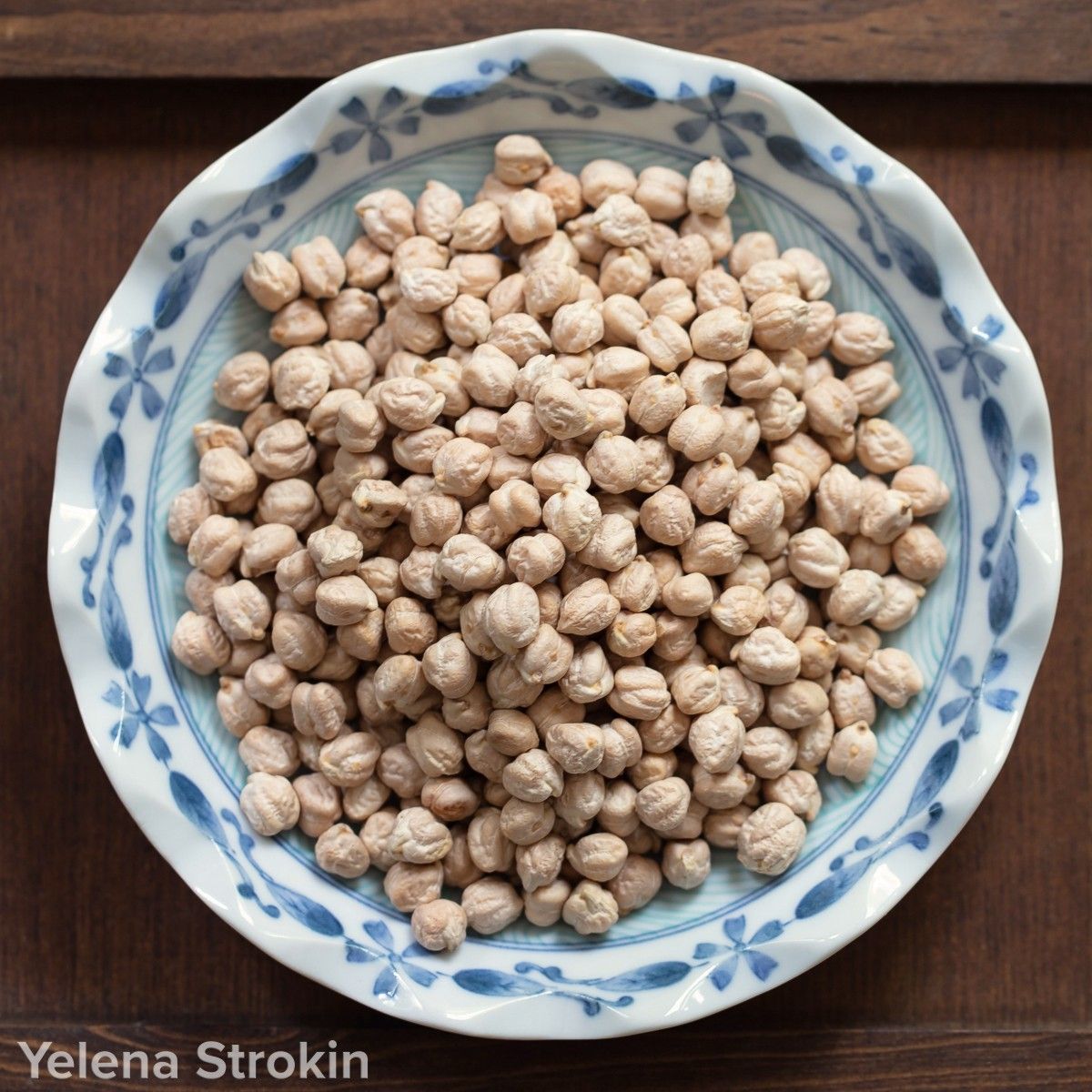 Dried organic garbanzo beans/chickpeas, nitro-packed superpail at PHG